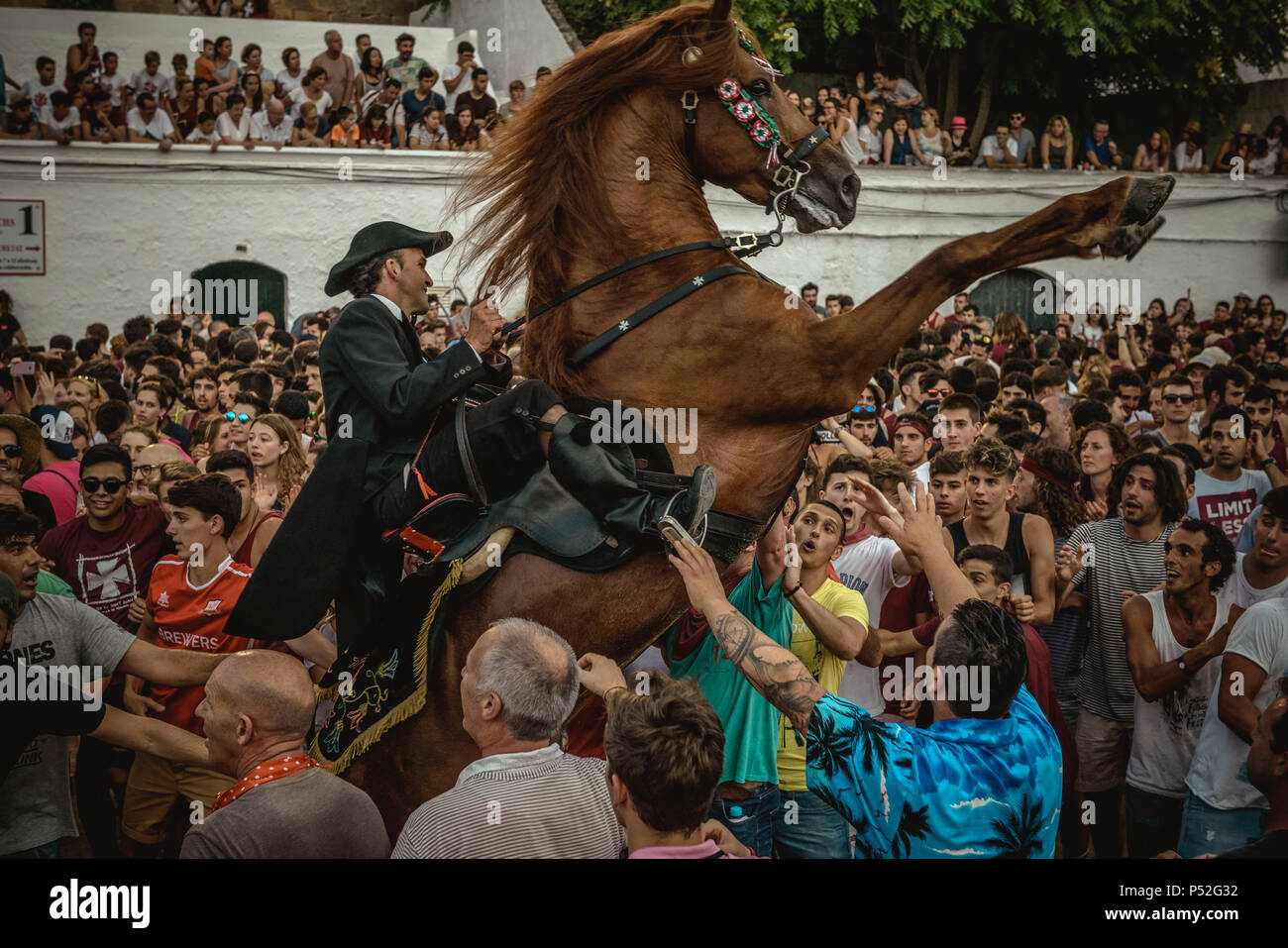 Beginning medieval tournament hi-res stock photography and images - Alamy