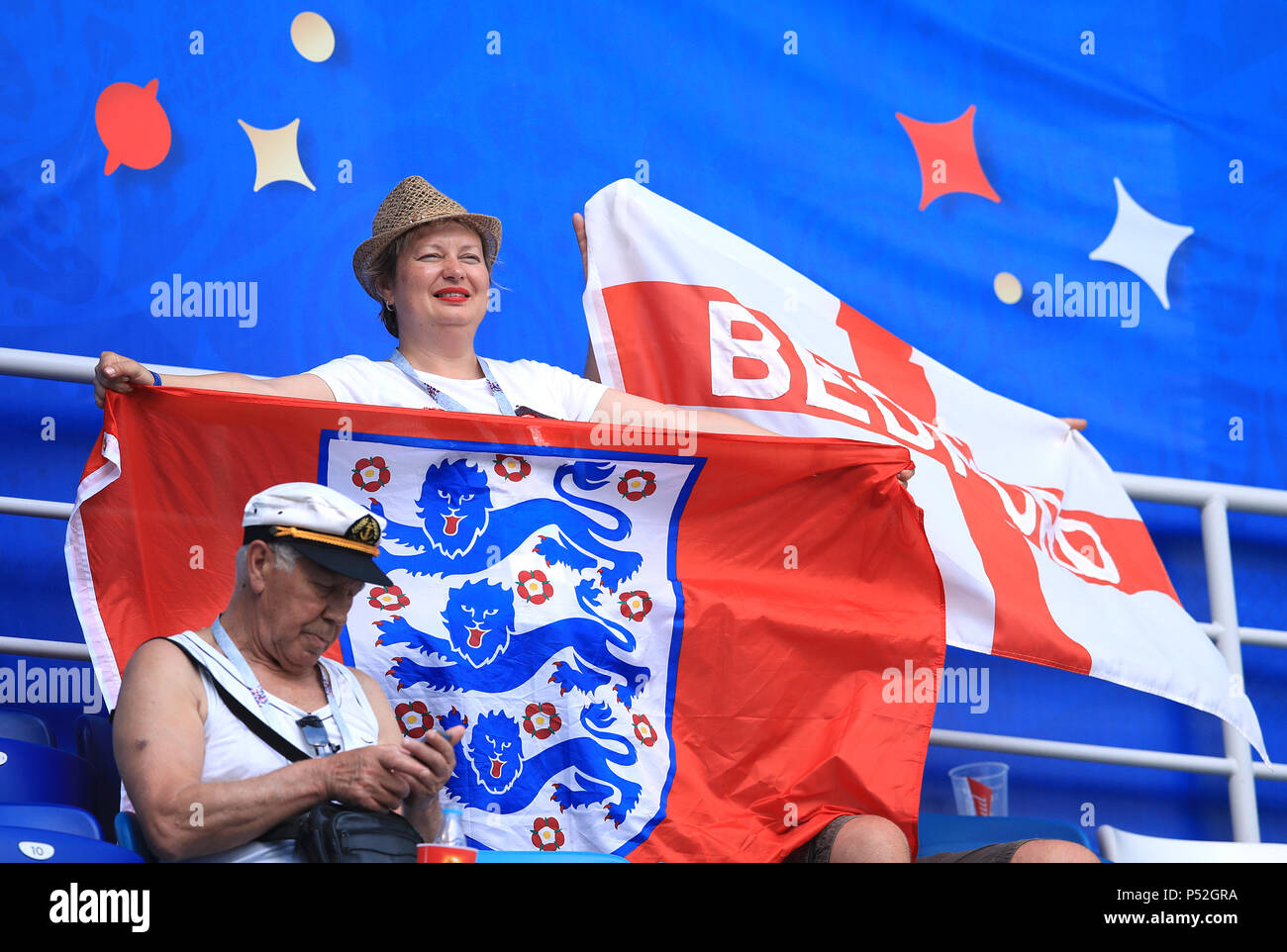 England world cup fans with flags hi-res stock photography and images ...