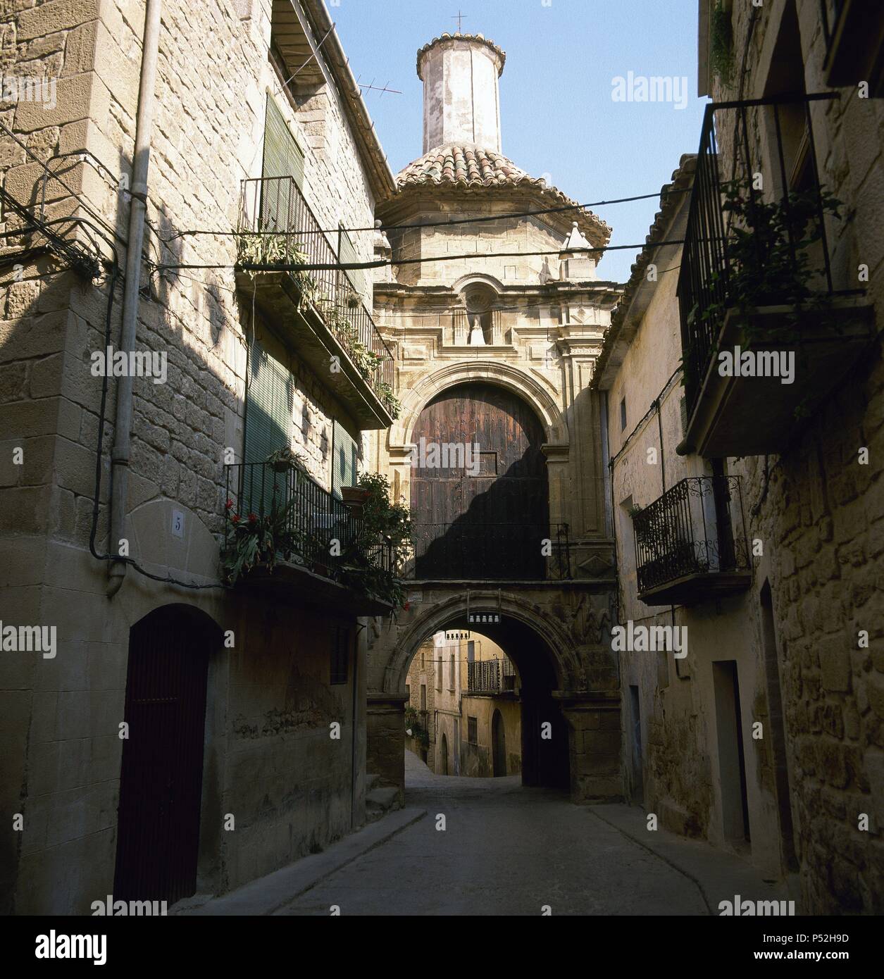 ARAGON. CALACEITE. Vista de una calle de la población. Provincia de ...