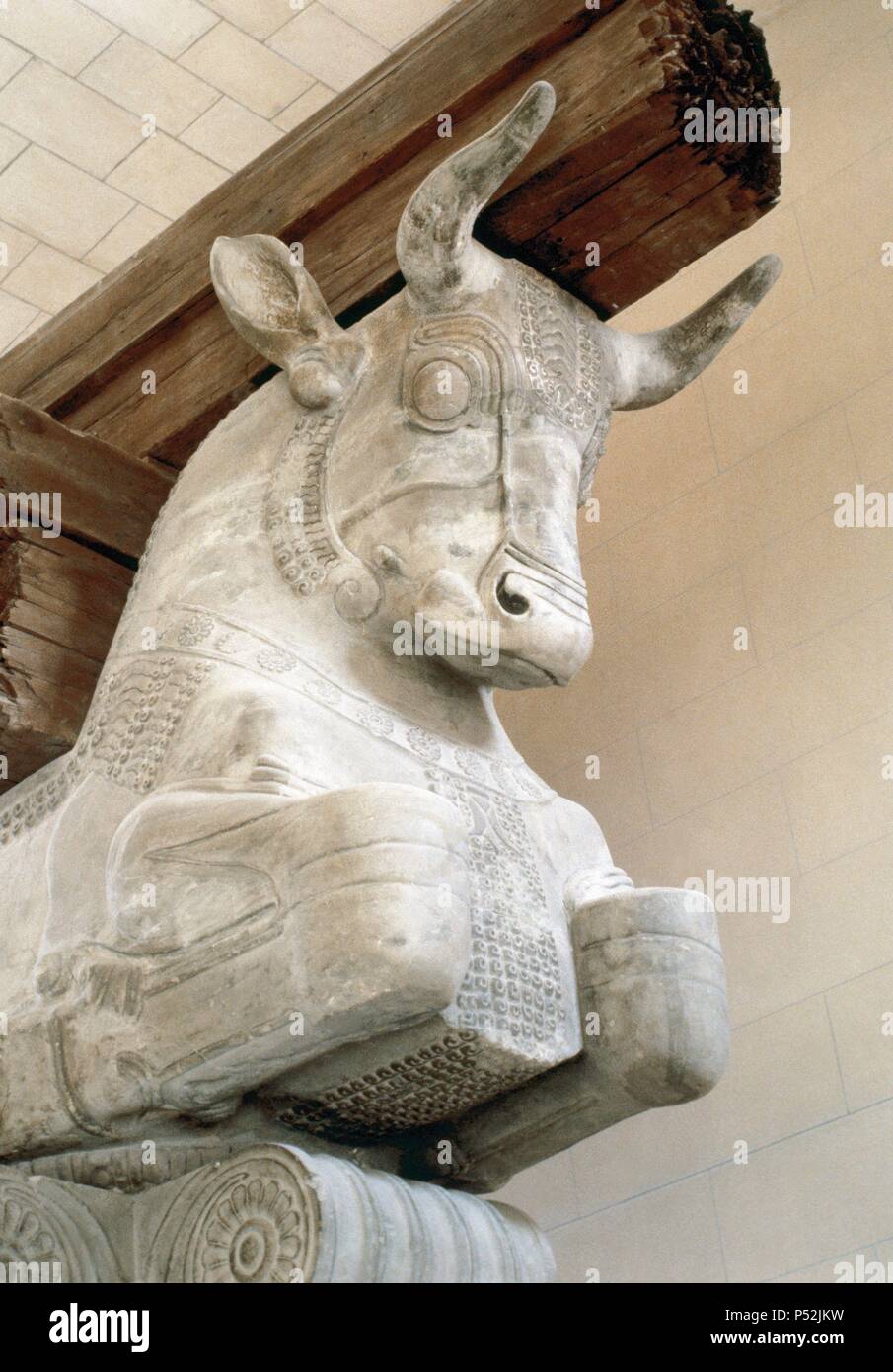 ARTE PERSA-AQUEMENIDA. CAPITEL CON CABEZA DE TORO (ss. VI-IV a. C ...