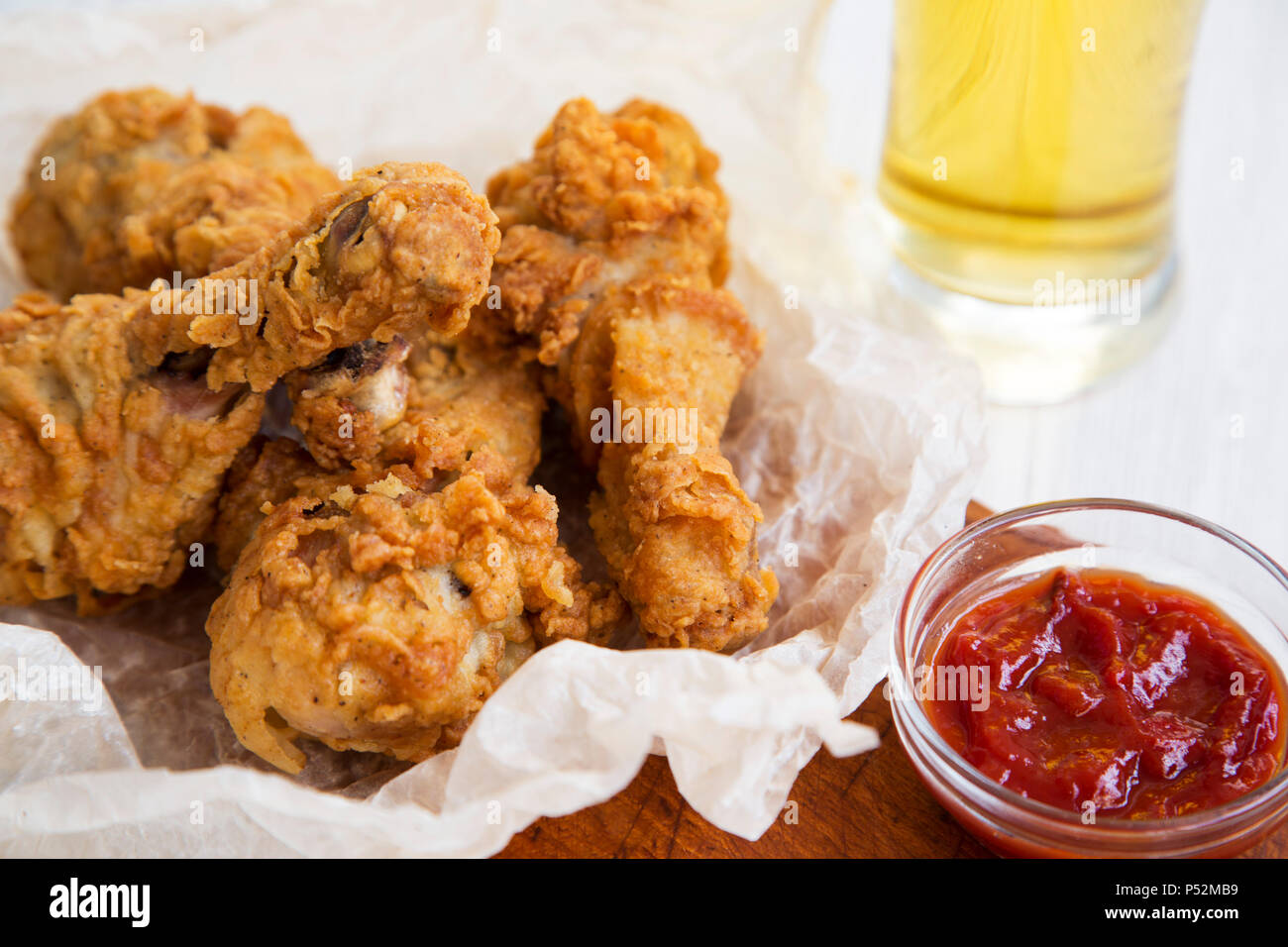 Messy chicken wings hi-res stock photography and images - Alamy