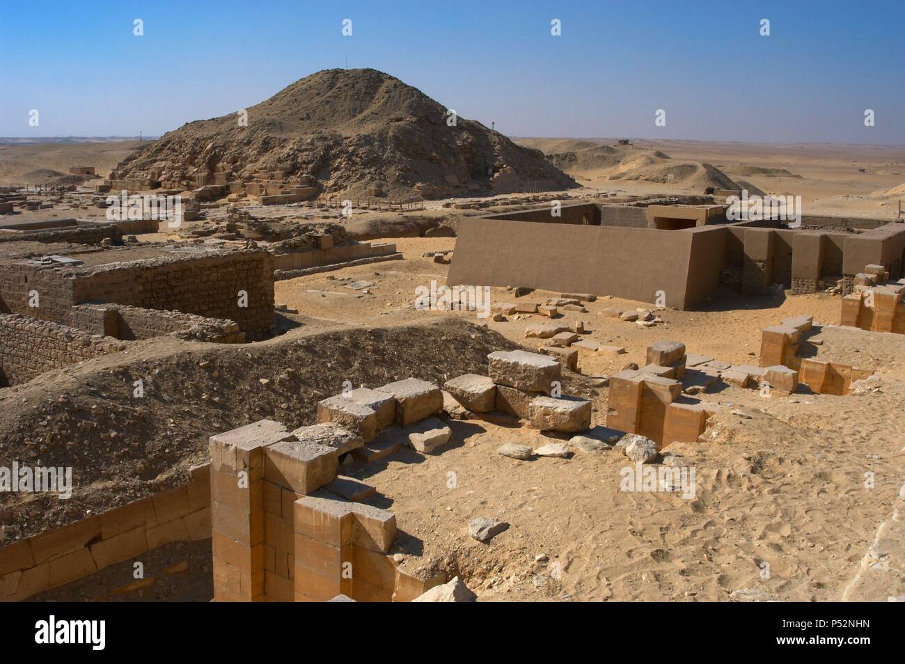 Mastabas hi-res stock photography and images - Alamy