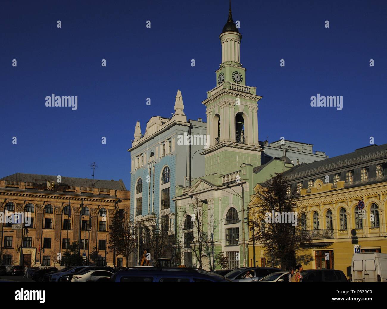 UCRANIA. KIEV (KYIV). Capital del país. Edificio en el Barrio de Podol ...