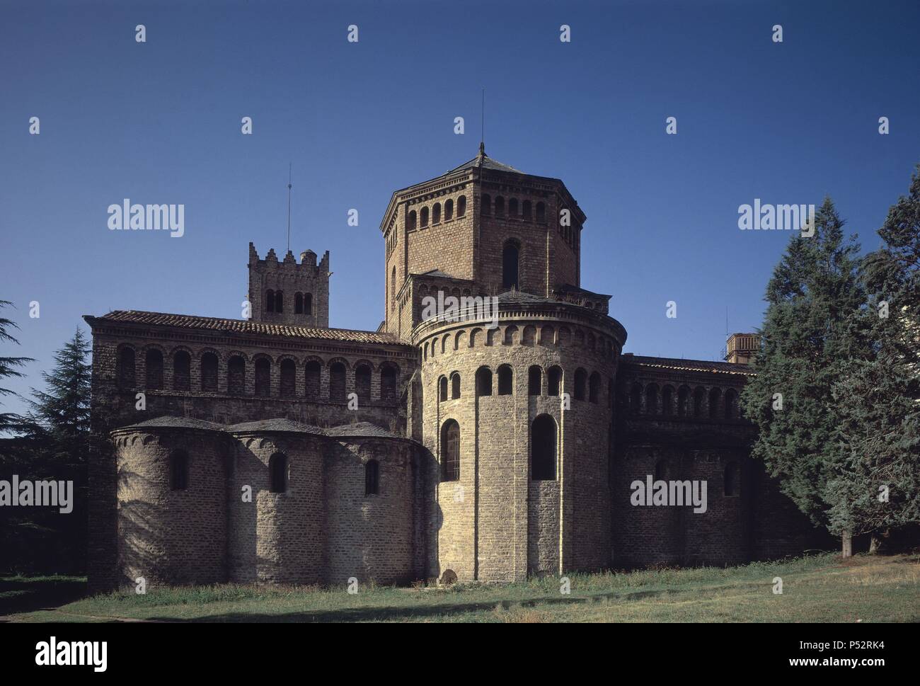 ABSIDES Y CIMBORRIO DE LA IGLESIA DEL MONASTERIO DE SANTA MARIA DE ...