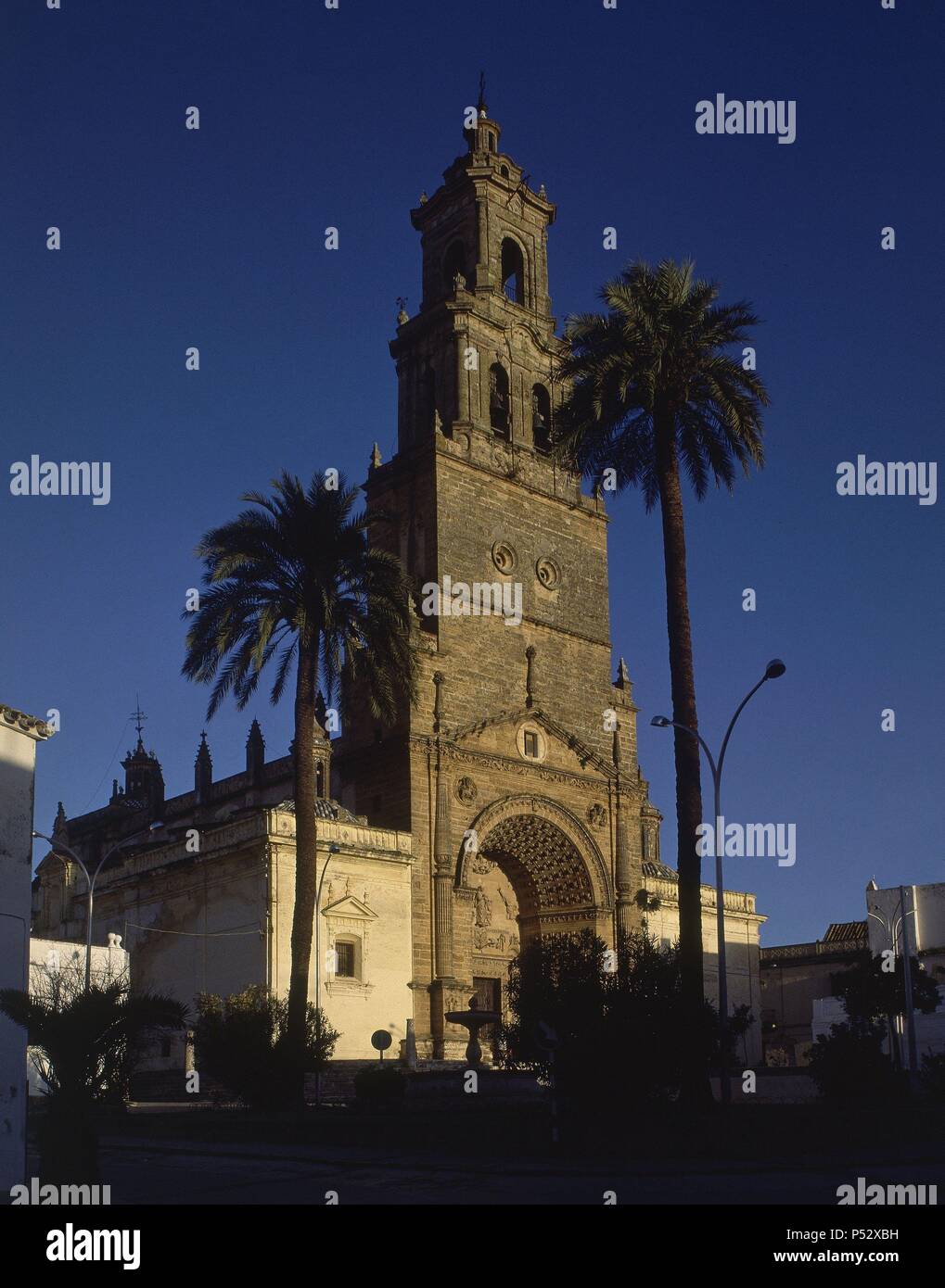 IGLESIA DE SANTA MARIA - FACHADA CON LA TORRE. Location: EXTERIOR ...