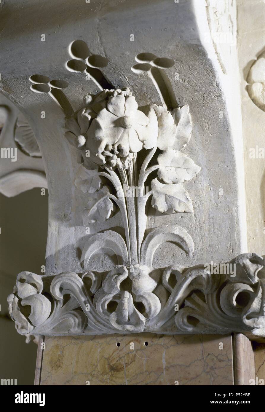 Relieve esculpido art nouveau hi-res stock photography and images - Alamy