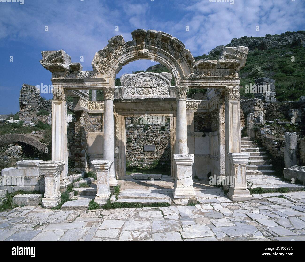Templo del templo de adriano hi-res stock photography and images - Alamy