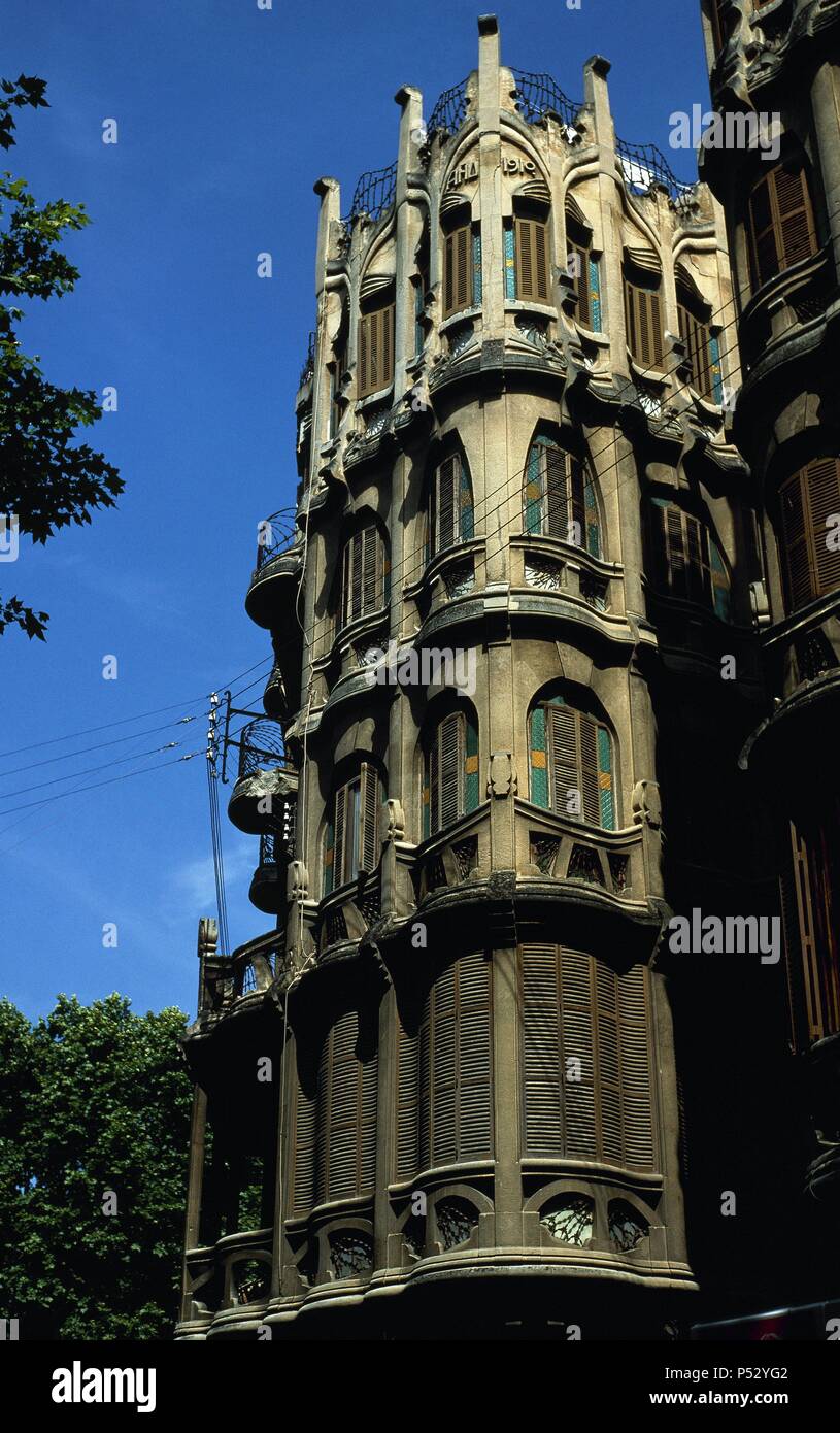 ARTE S. XIX. MODERNISMO. ESPAÑA. Francesc ROCA SIMO (1874-1939). Arquitecto español. Fachada de ...