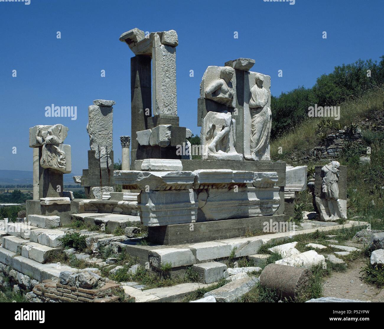 ARTE ROMANO. ASIA MENOR. Vista general del MONUMENTO DE MEMMIO ...