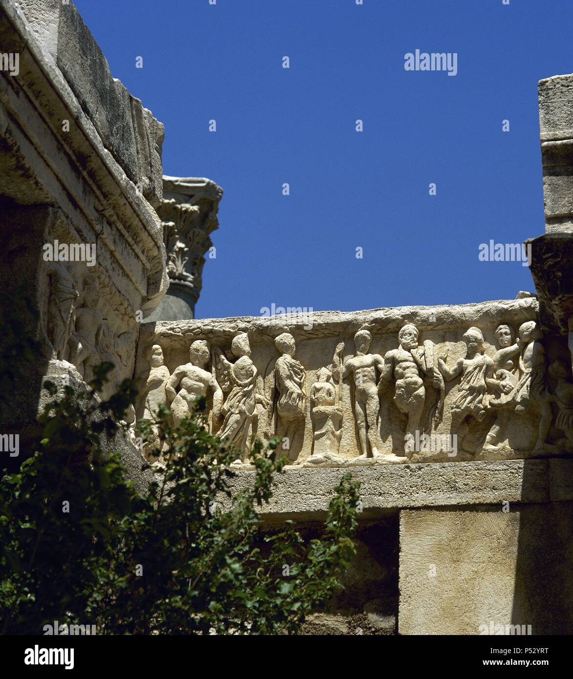 ARTE ROMANO. TURQUIA. Detalle del FRISO del TEMPLO DE ADRIANO ...