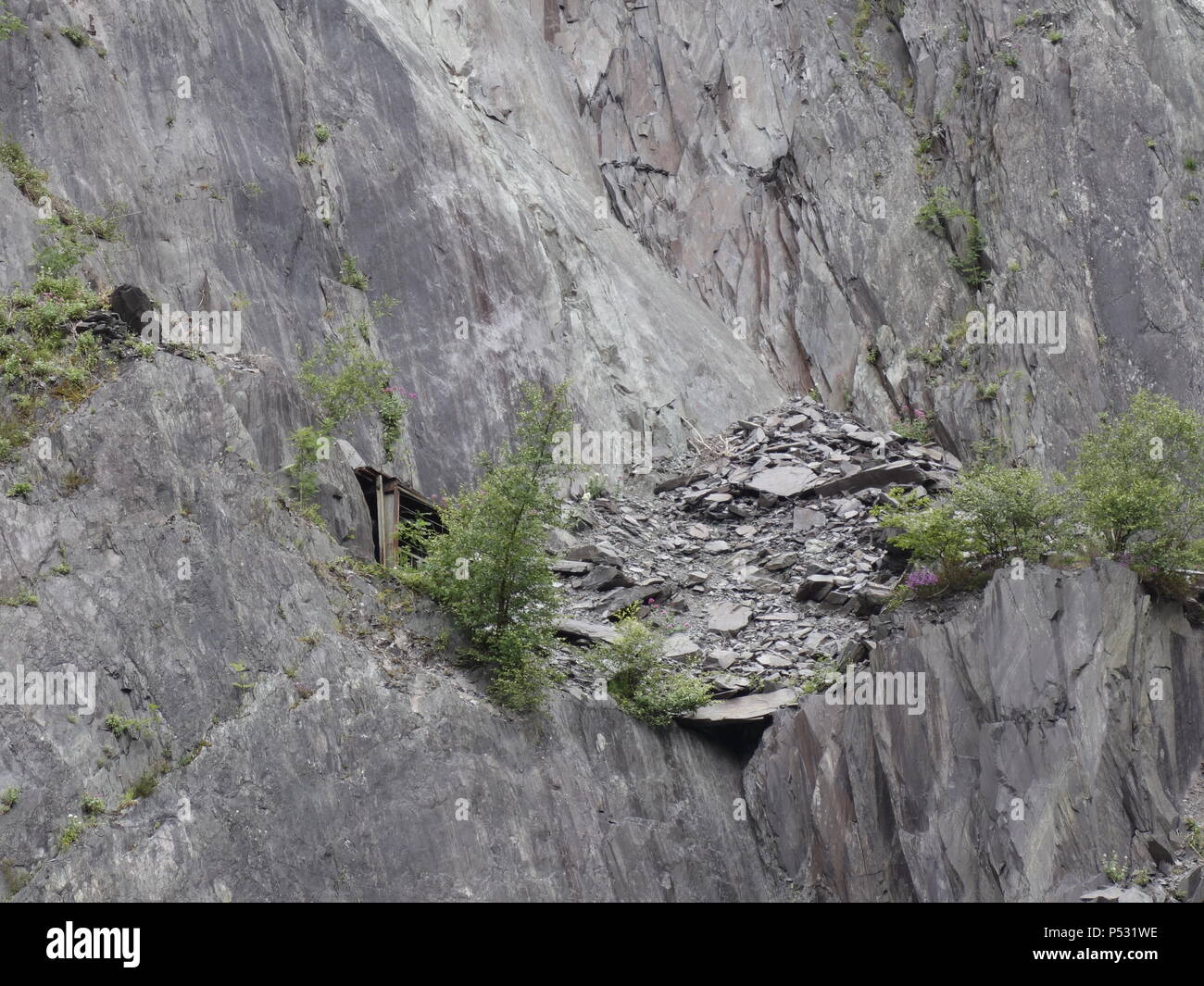 Hidden slate cavern at Llanberis north Wales Stock Photo - Alamy