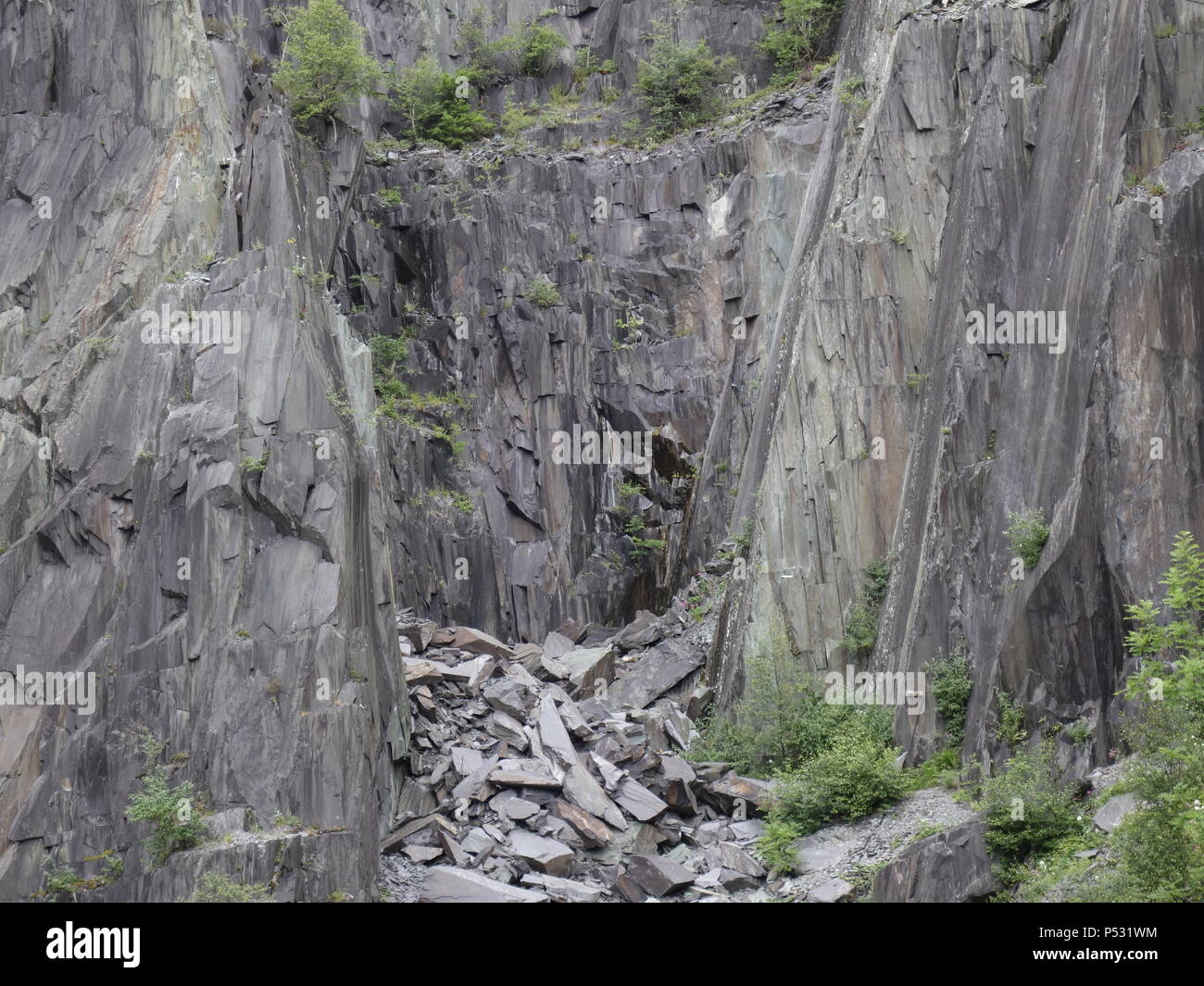 Hidden slate cavern at Llanberis north Wales Stock Photo - Alamy