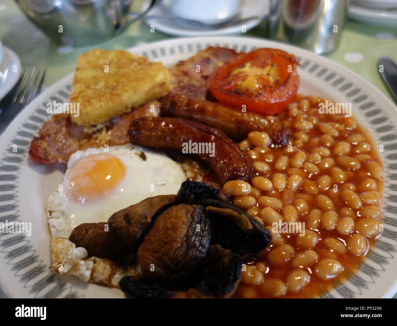 Full english breakfast hash brown hi-res stock photography and images ...