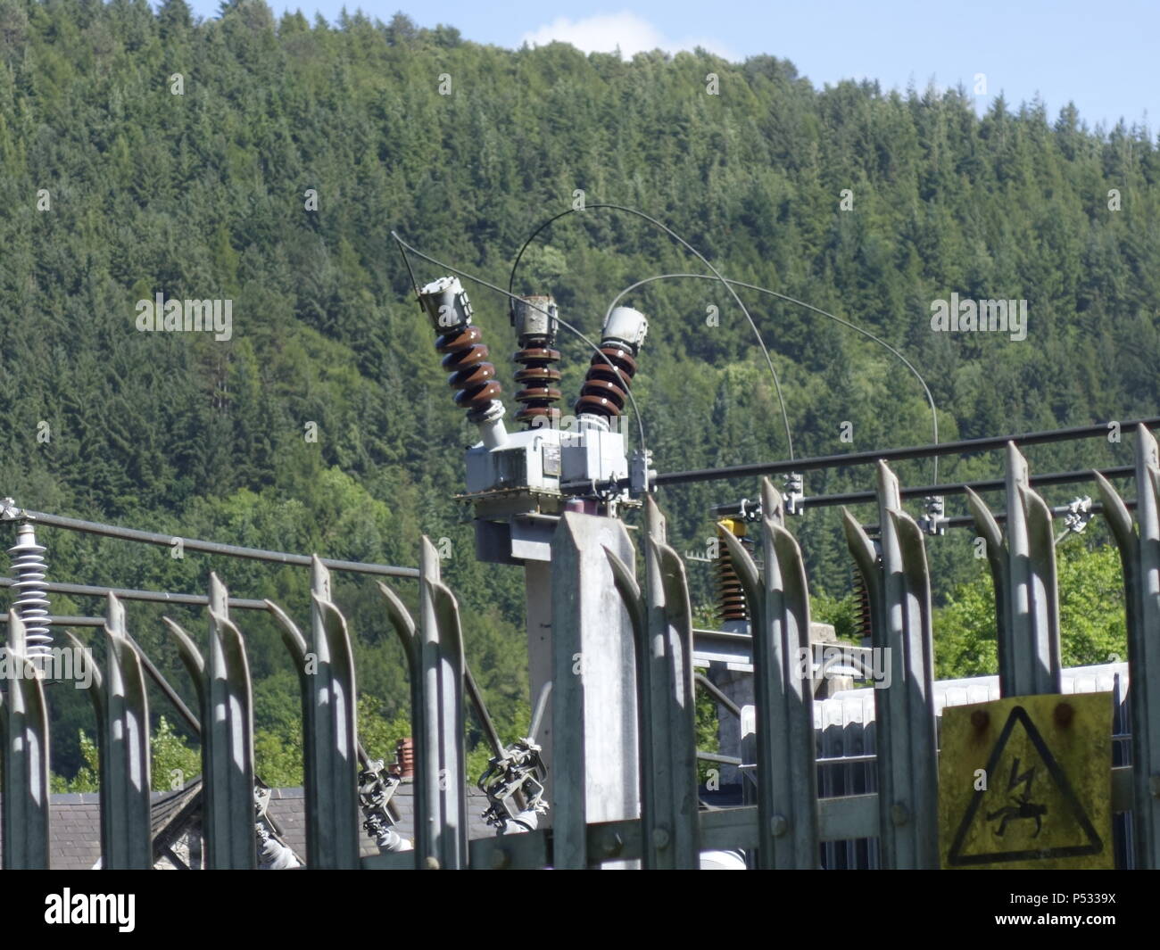 Electricity Pylon Icon High Resolution Stock Photography and Images - Alamy