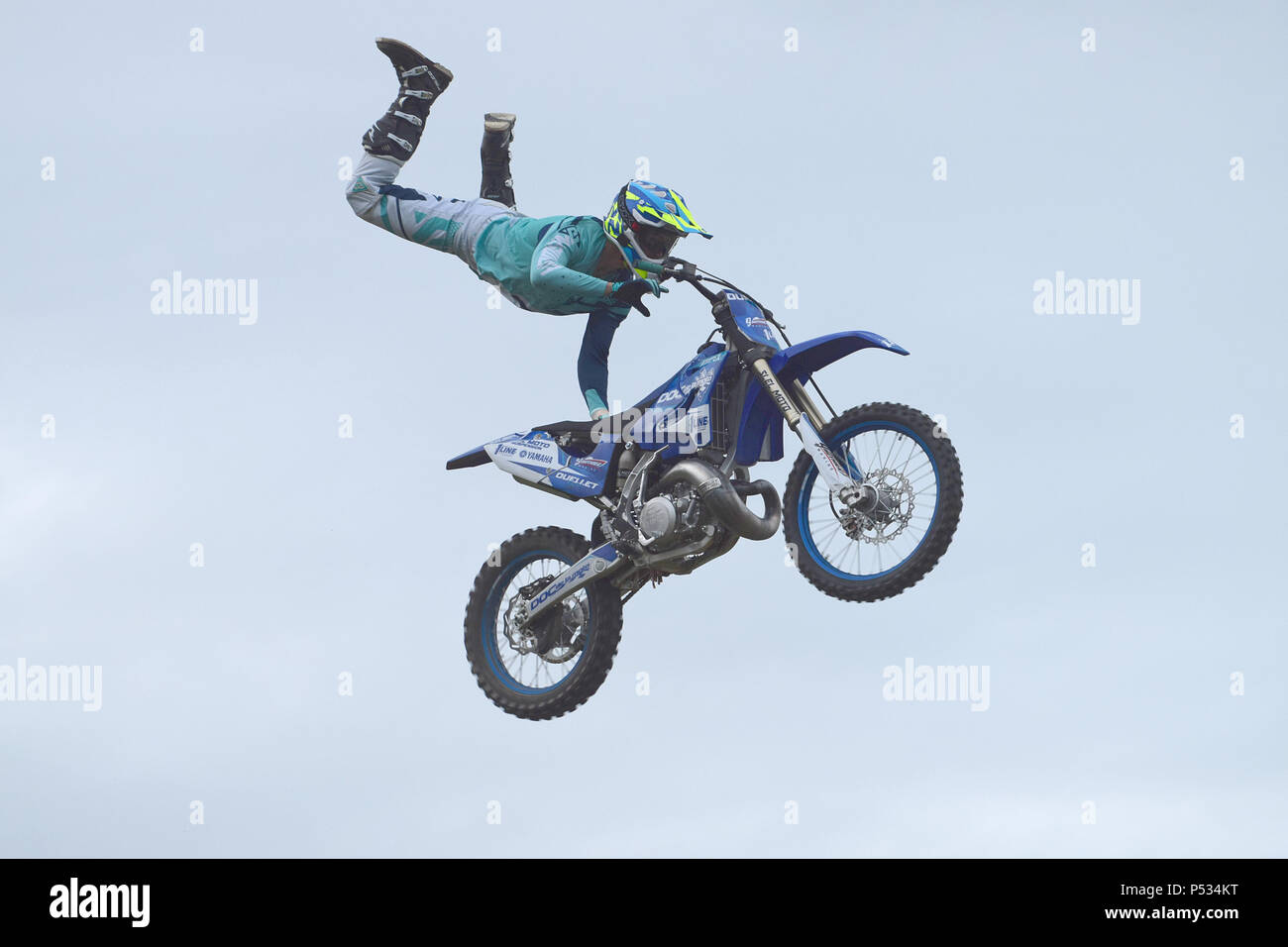 Freestyle motocross stunt Stock Photo - Alamy