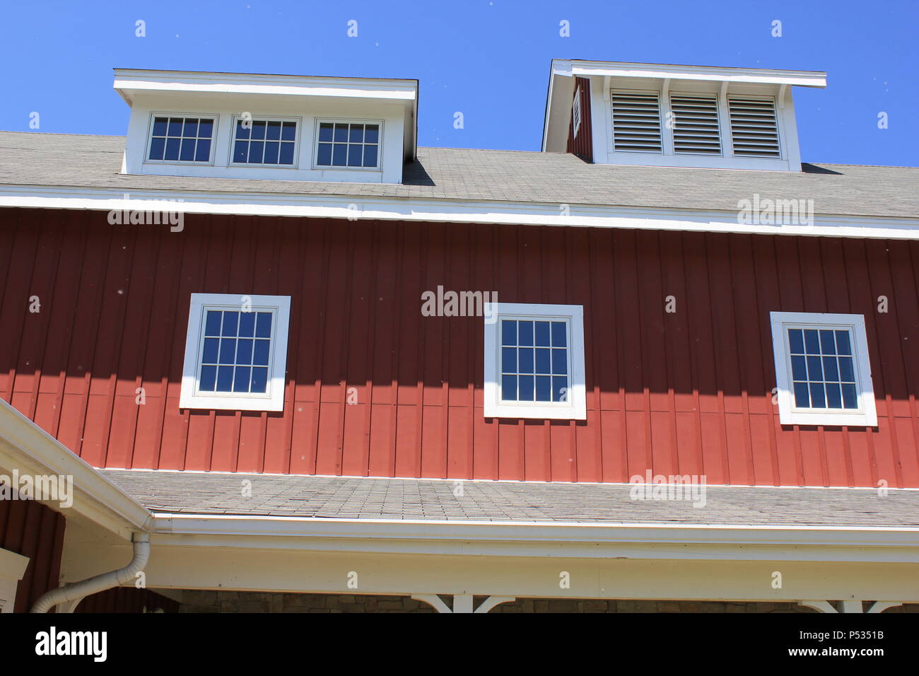 Traditional barn red building built for a farm Stock Photo - Alamy