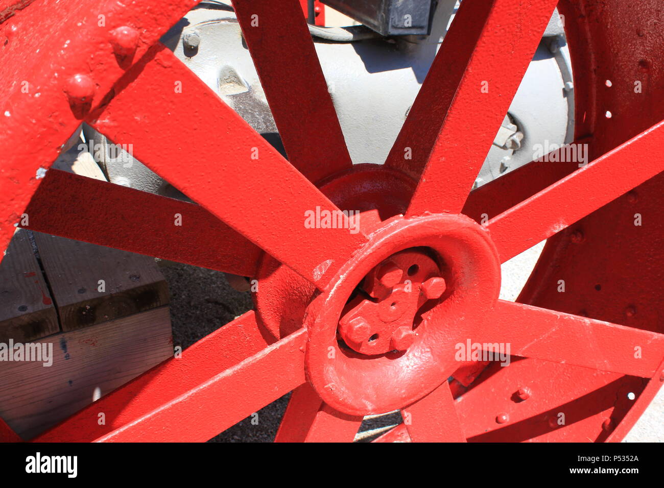 A bright red metal historic wagon wheel Stock Photo - Alamy