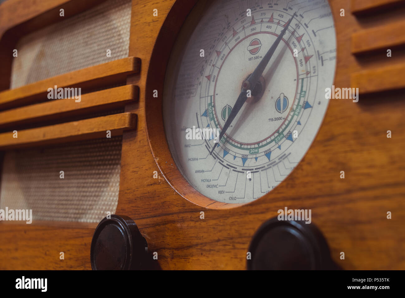 Retro radios hi-res stock photography and images - Alamy