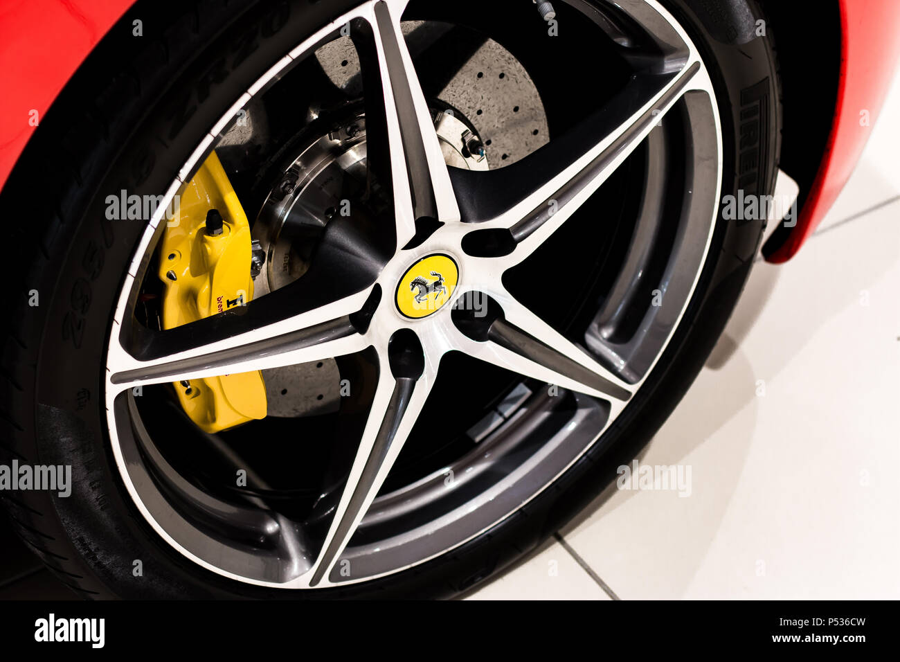The wheel of a modern Ferrari 458 super car Stock Photo - Alamy