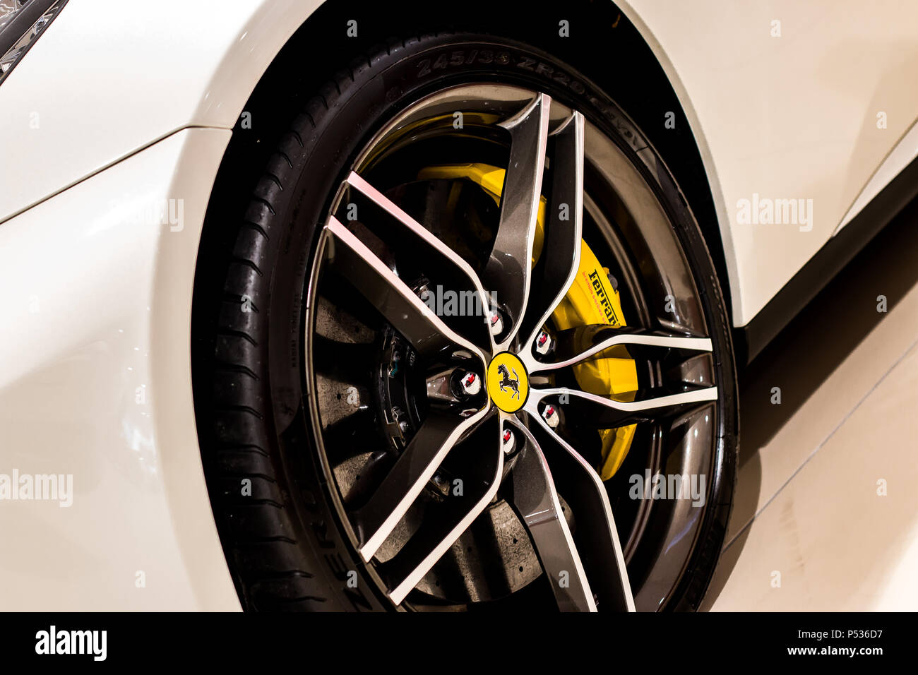The wheel of a Ferrari FF super car Stock Photo - Alamy