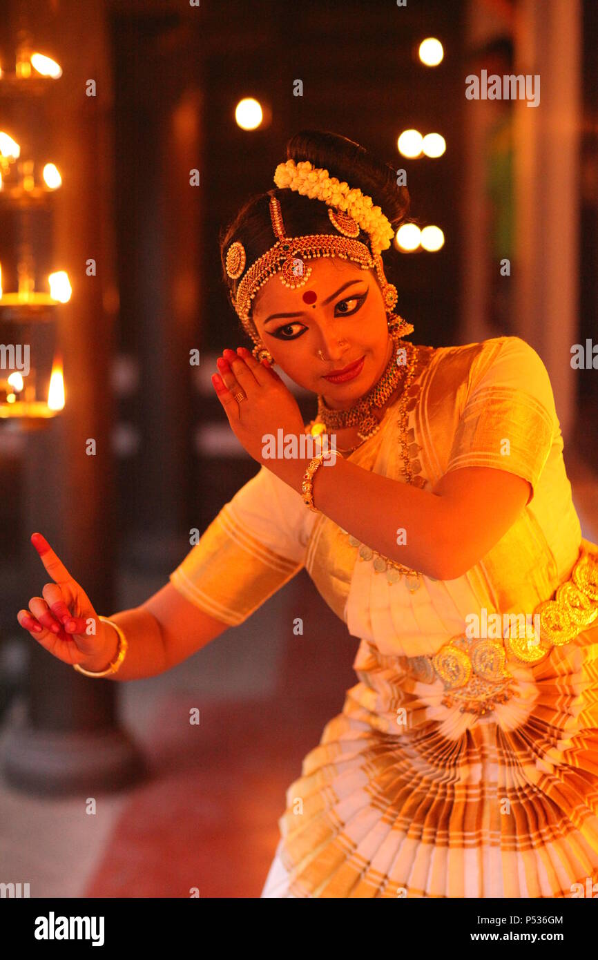 Mohini attam hi-res stock photography and images - Alamy