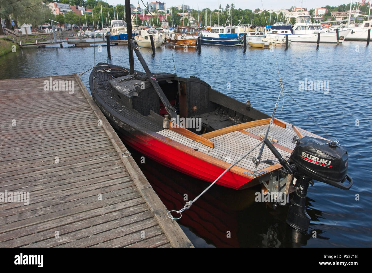 Burned burnt boat hi-res stock photography and images - Alamy