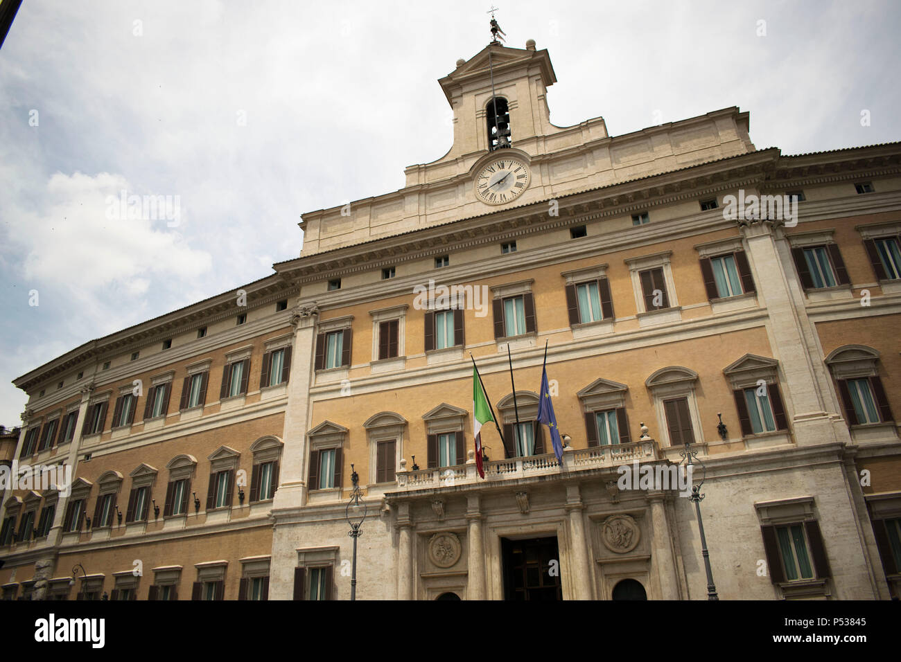 Palazzo di Montecitorio, sede del Parlamento della Repubblica Italiana ...