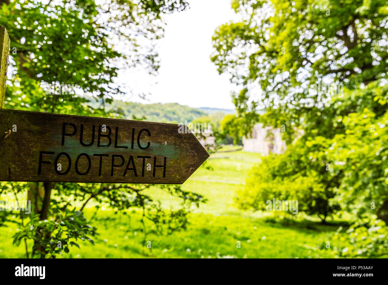 Public footpath signs hi-res stock photography and images - Alamy