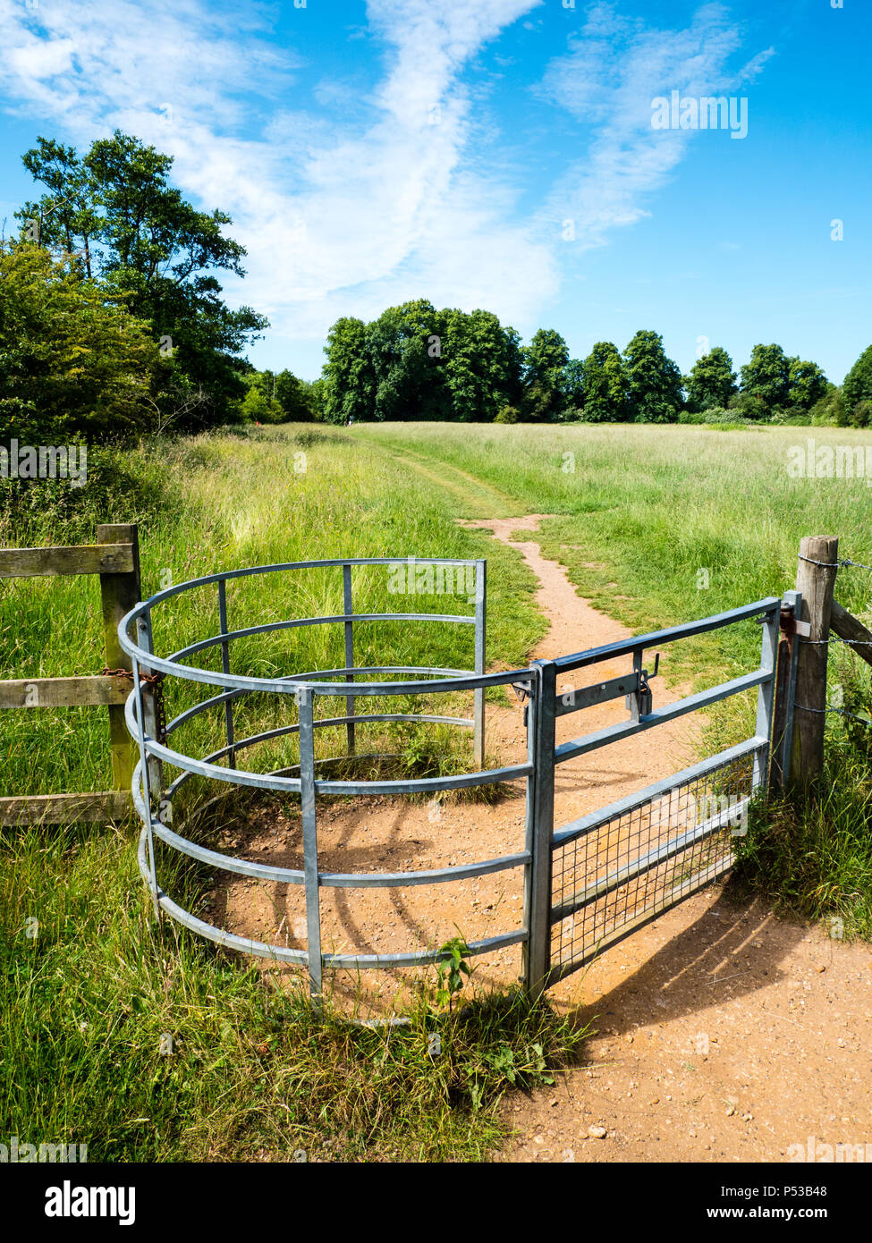 Kissing gate england hi-res stock photography and images - Alamy