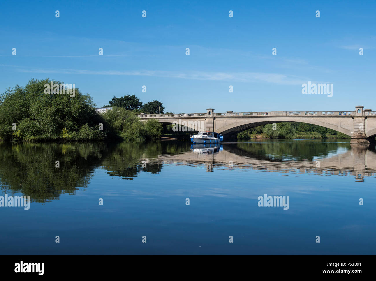 Summer reflections at Gunthorpe Bridge, Nottinghamshire England UK ...