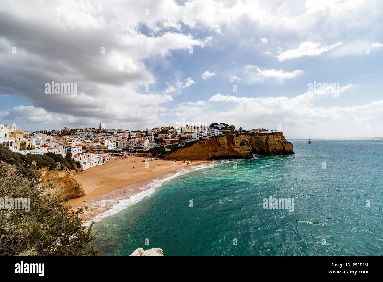 Algarve town on cliffs Stock Photo - Alamy