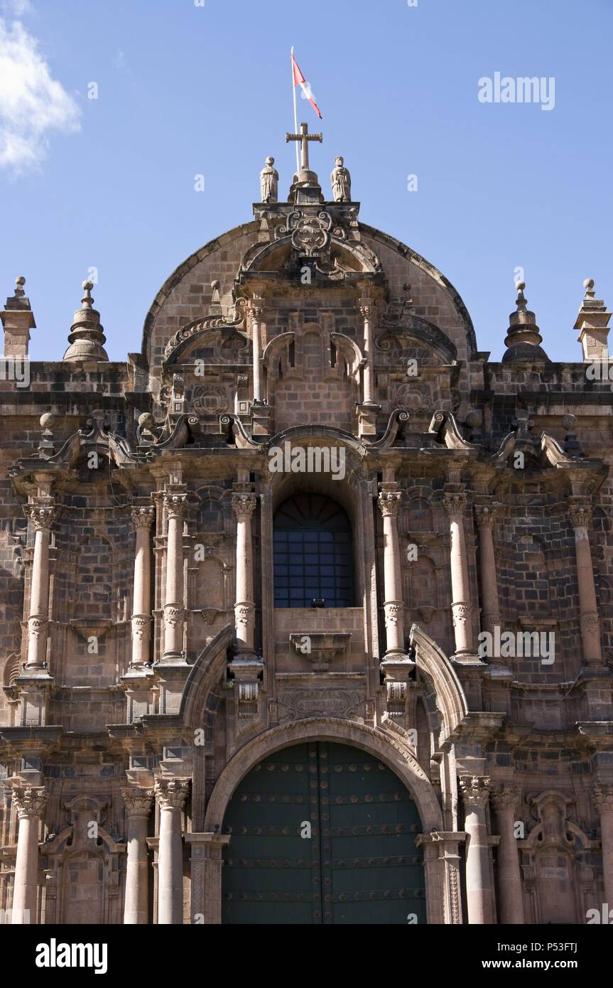Edificios cusco hi-res stock photography and images - Alamy