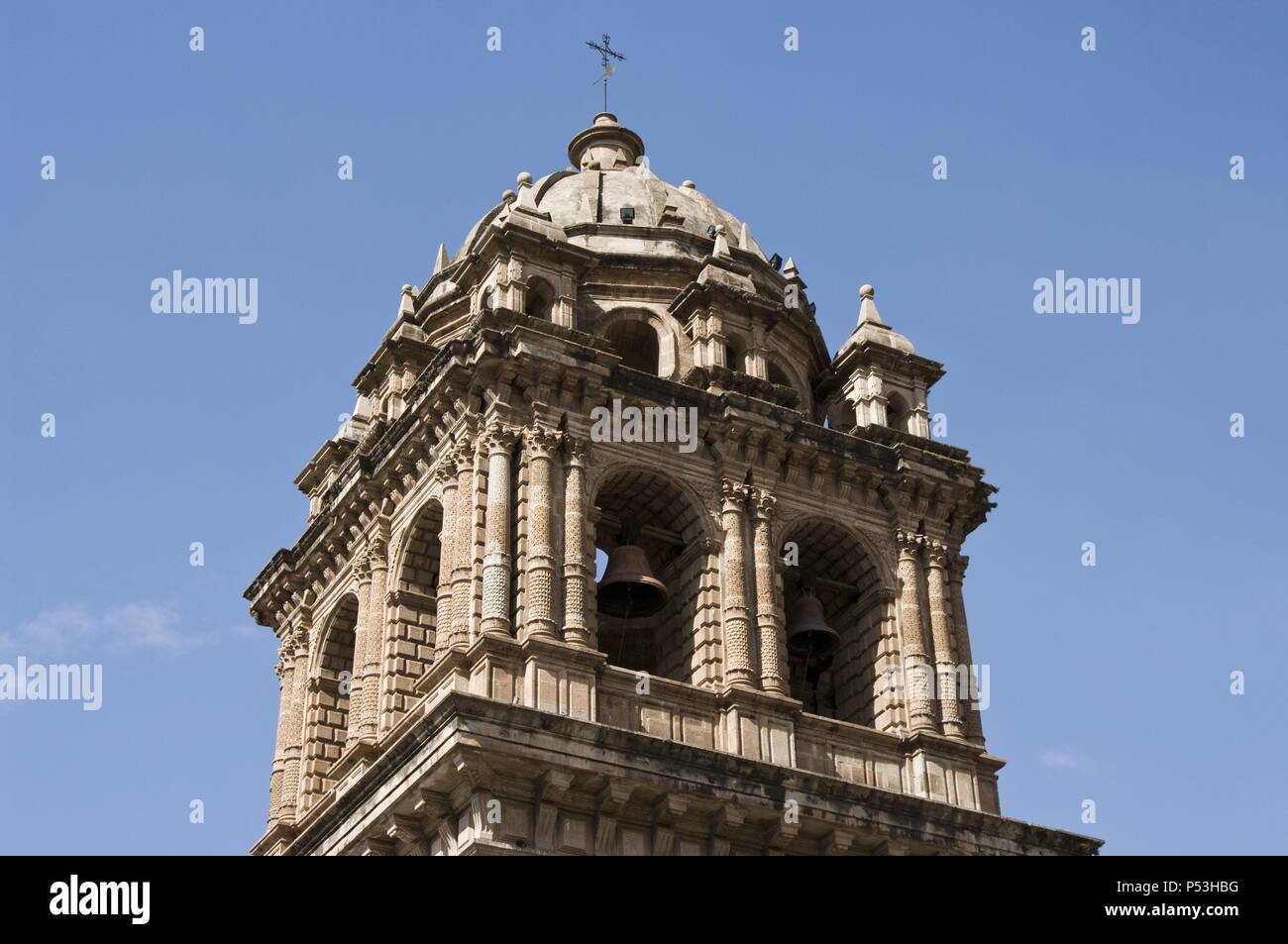 Edificios peru hi-res stock photography and images - Alamy