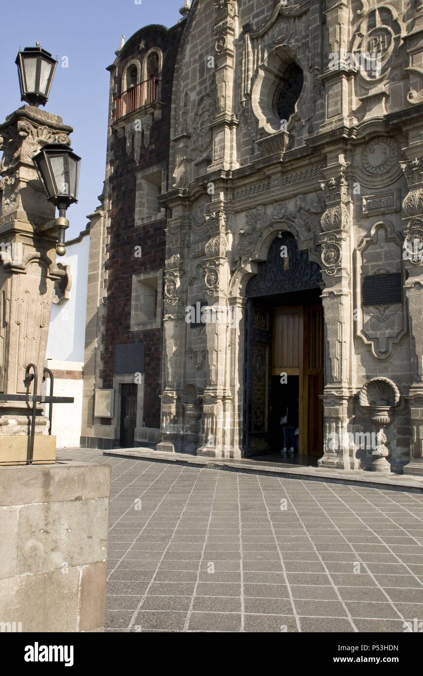 Basilica of guadalupe tepeyac hill hi-res stock photography and images ...