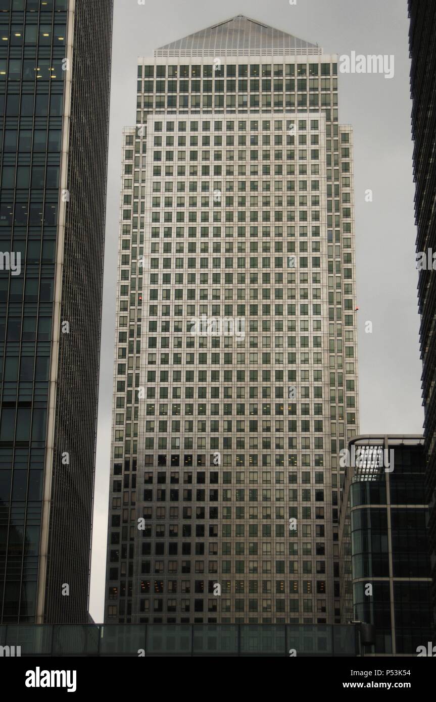 20 canada square canary wharf london hi-res stock photography and ...