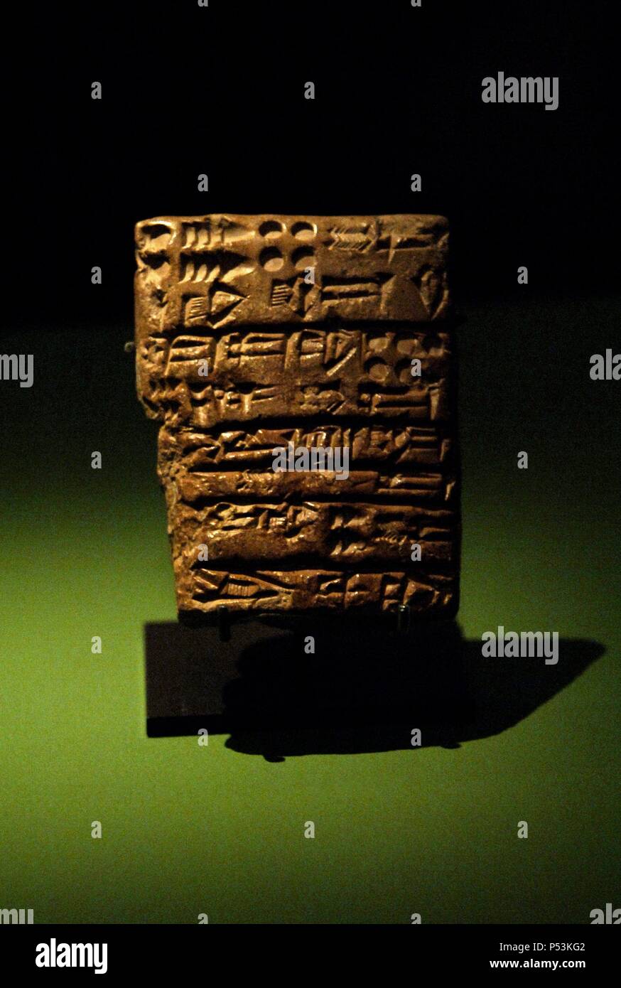 Tablilla cuneiforme acadia hi-res stock photography and images - Alamy