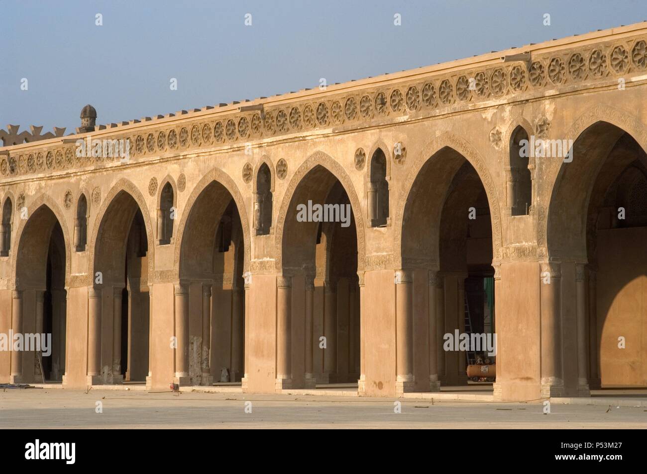 Islamic Art. Mosque of Ibn Tulun (876-879). Abbasid period. Portico ...