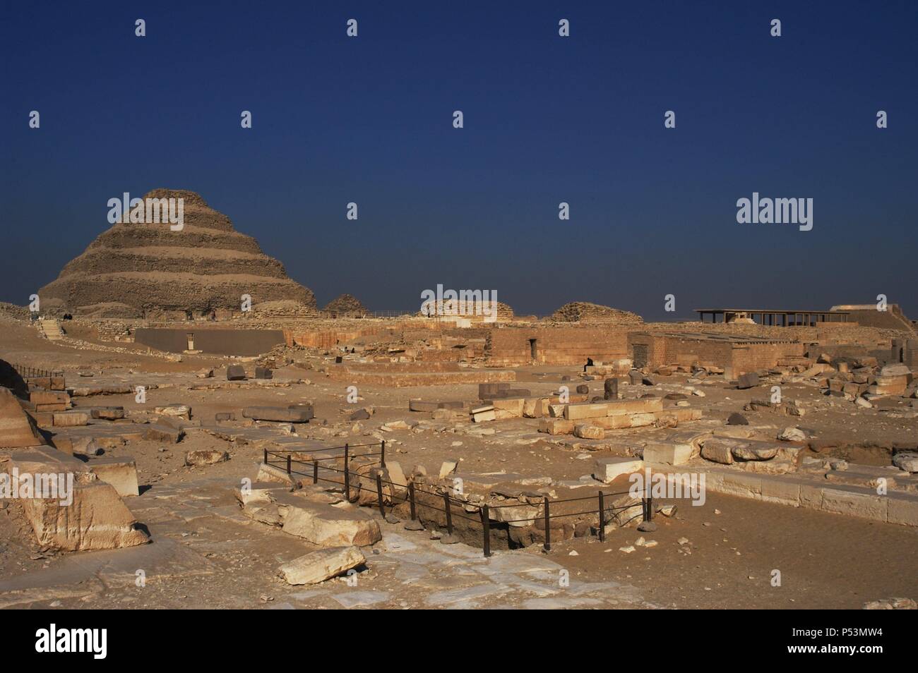 Piramide djoser zoser hi-res stock photography and images - Alamy