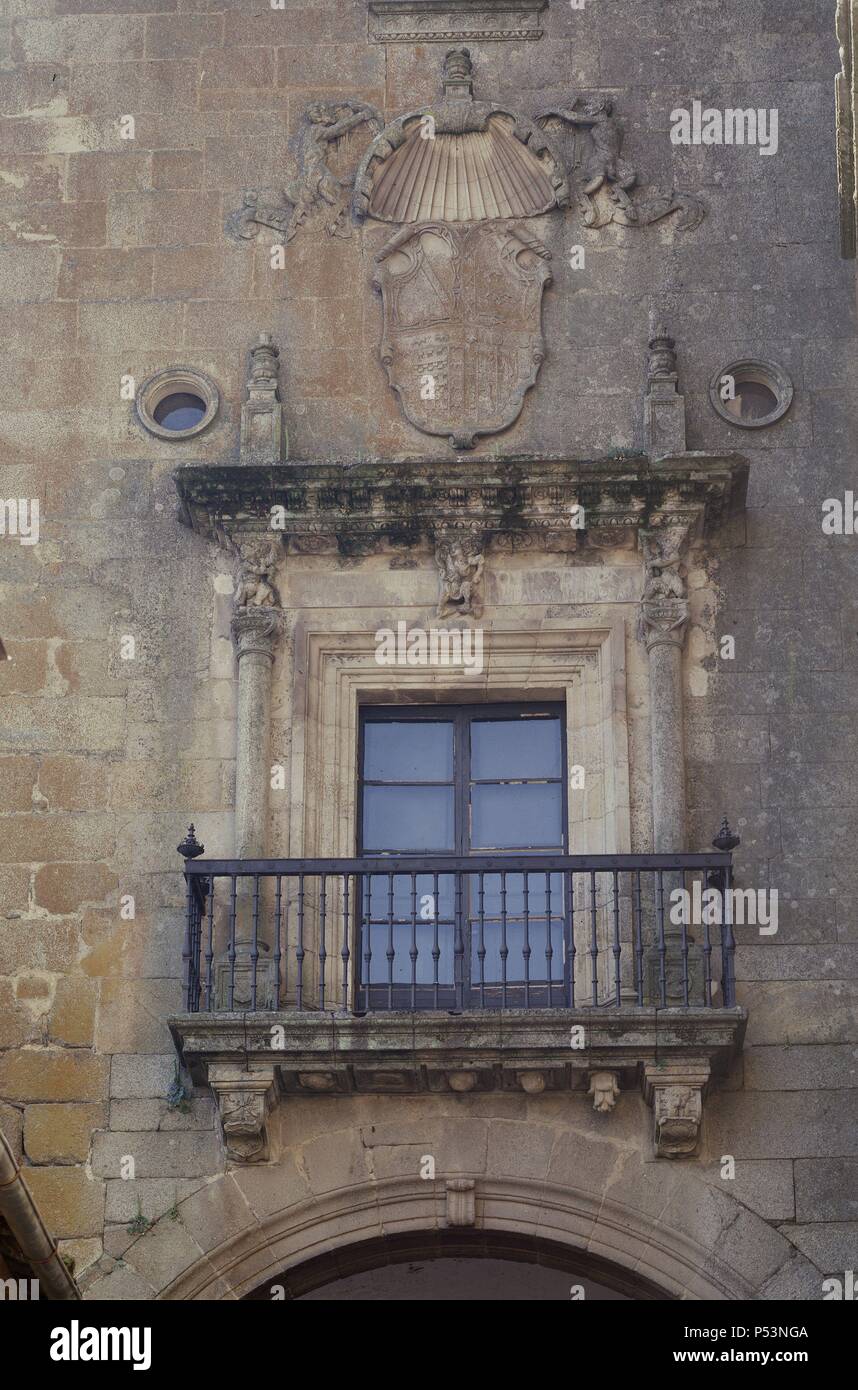 PALACIO DEL MARQUES DE MIRABEL - BALCON CON ESCUDO - SIGLO XV. Location ...