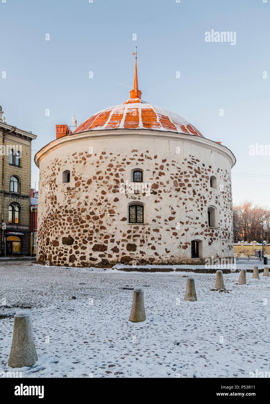 Stone round towers hi-res stock photography and images - Alamy