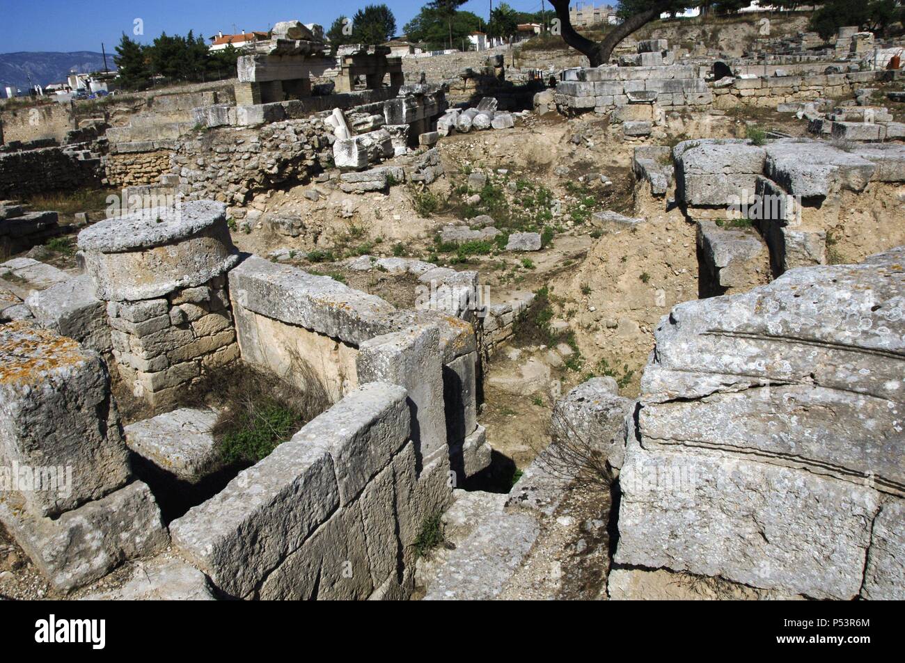 ARTE GRIEGO. GRECIA. RUINAS DE CORINTO. Vista parcial del yacimiento ...