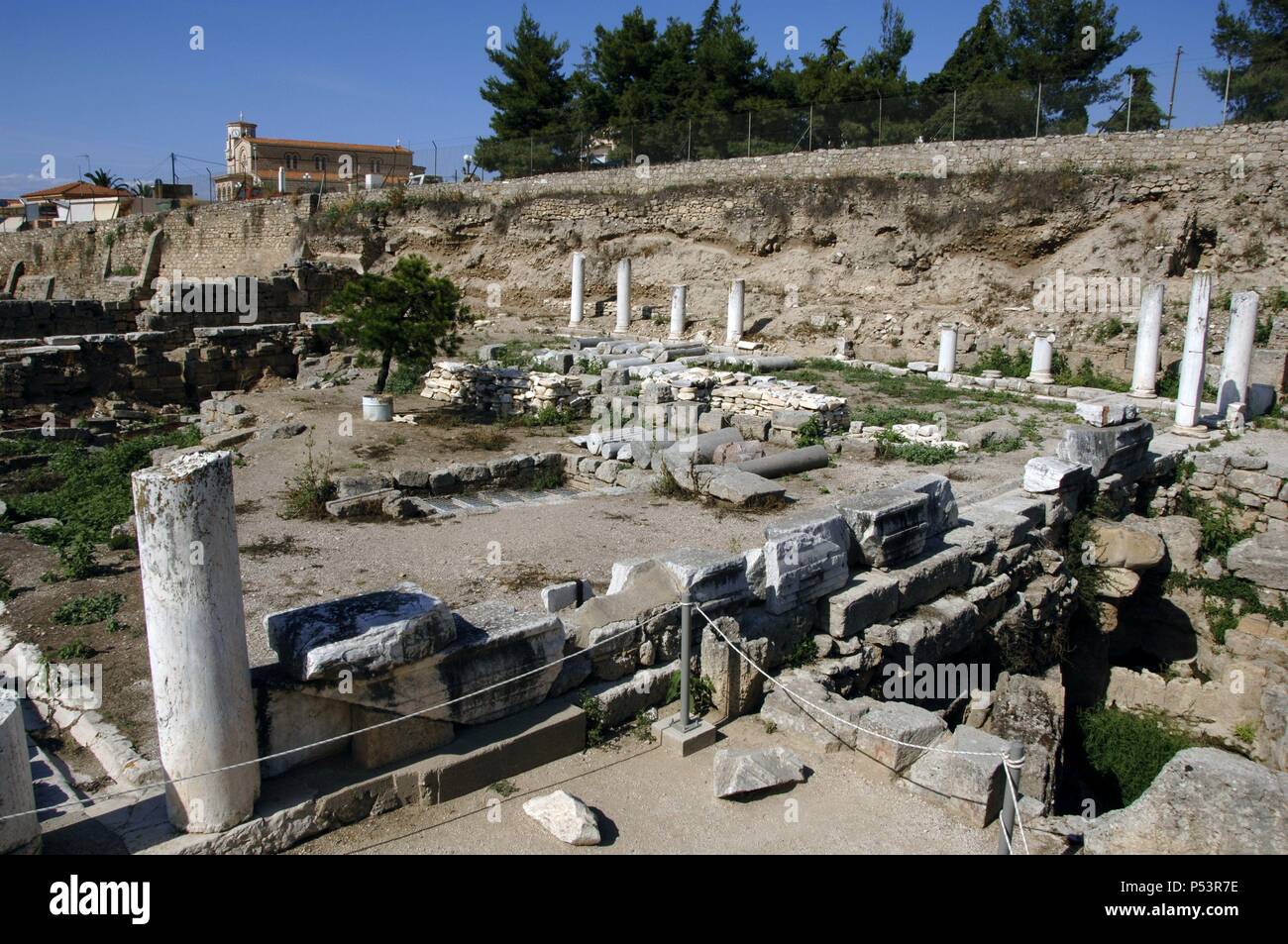 ARTE GRIEGO. GRECIA. RUINAS DE CORINTO. Vista parcial del recinto ...