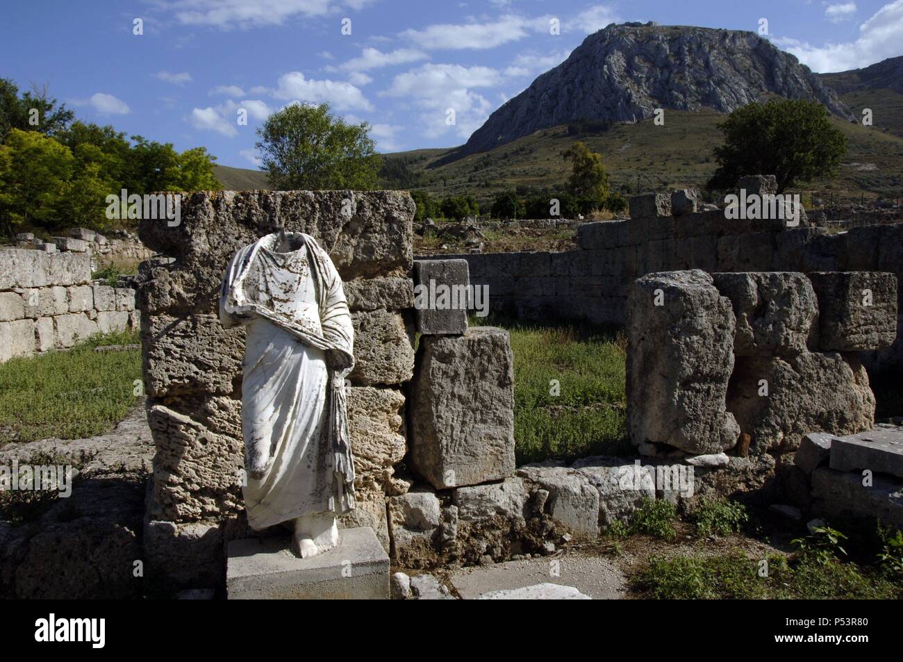ARTE GRIEGO. GRECIA. RUINAS DE CORINTO. Detalle de las ruinas del ...