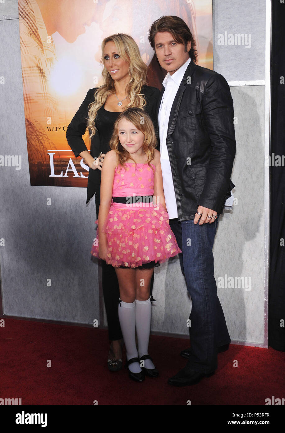 09 Billy Ray Curus Tish daughter Noah Lindsey 09 - The Last Song ...