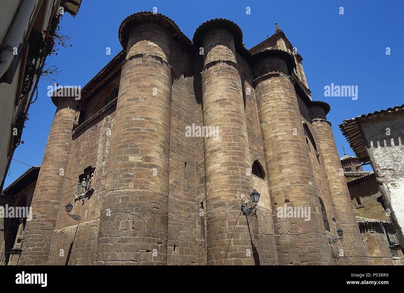 Edificios redondeados hi-res stock photography and images - Alamy