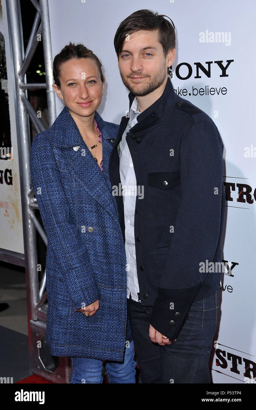 Tobey Maguire, Jennifer - Country Strong Premiere at the Academy of ...
