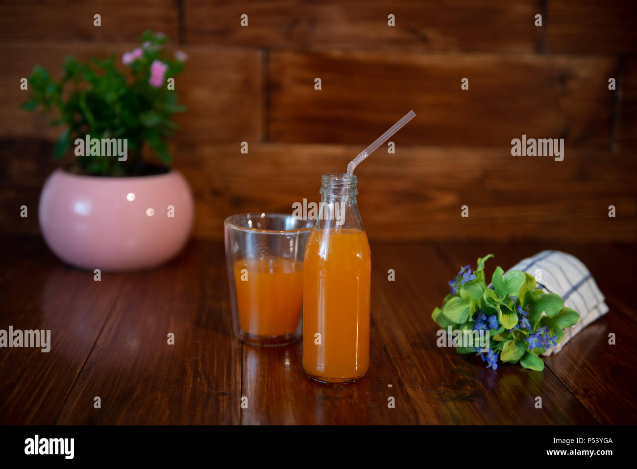 Orange juice table hi-res stock photography and images - Alamy