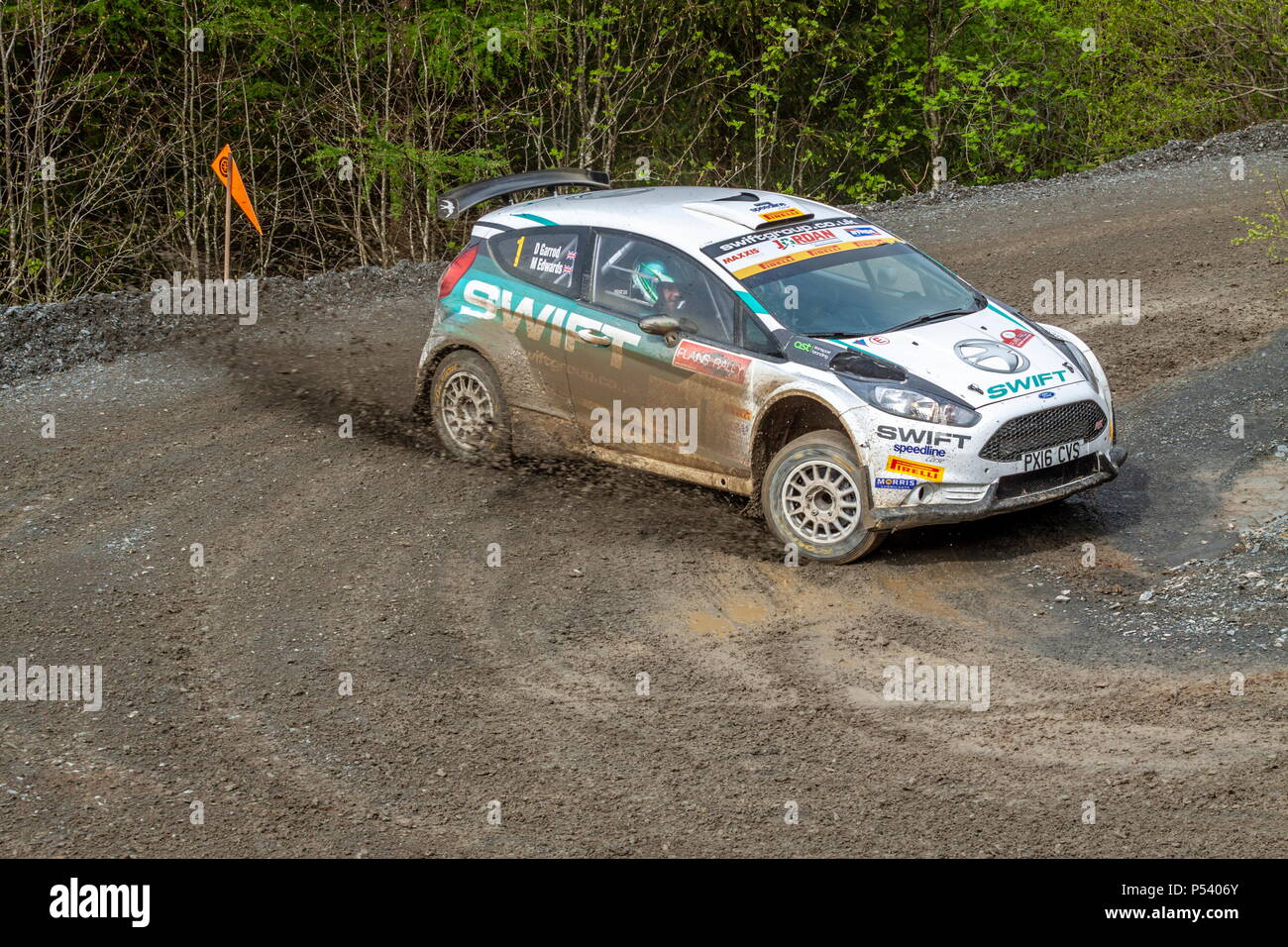 Car taking corner at speed hi-res stock photography and images - Alamy