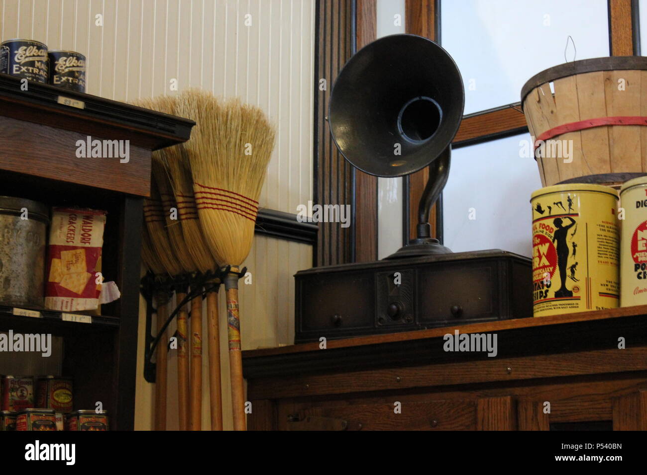 Vintage items displayed on the shelf Stock Photo - Alamy