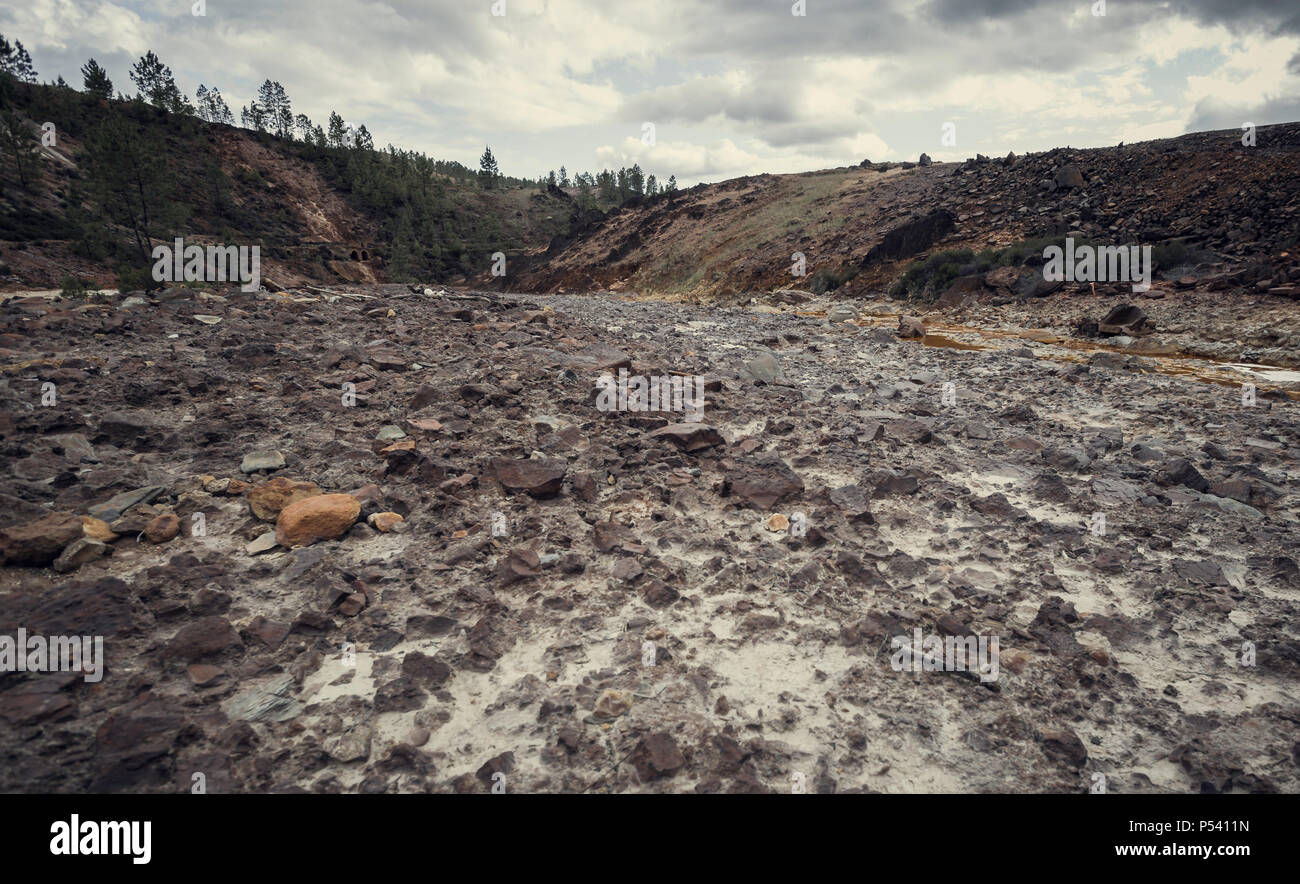 Arid hill terrain hi-res stock photography and images - Alamy